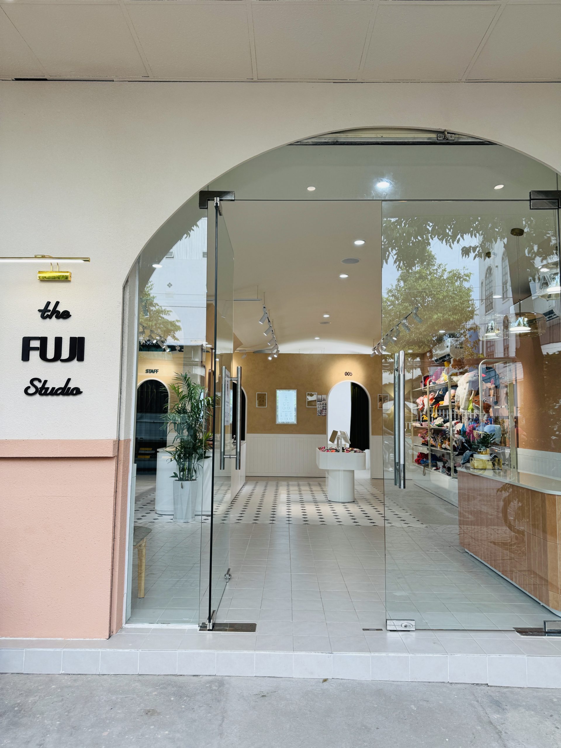 Photobooth Hàn Quốc là gì? Xu hướng chụp ảnh hot cuối 2025 - THE FUJI STUDIO